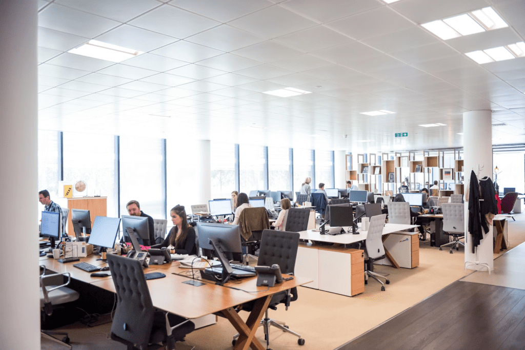 What is the Difference Between Secretary and Executive Assistant?